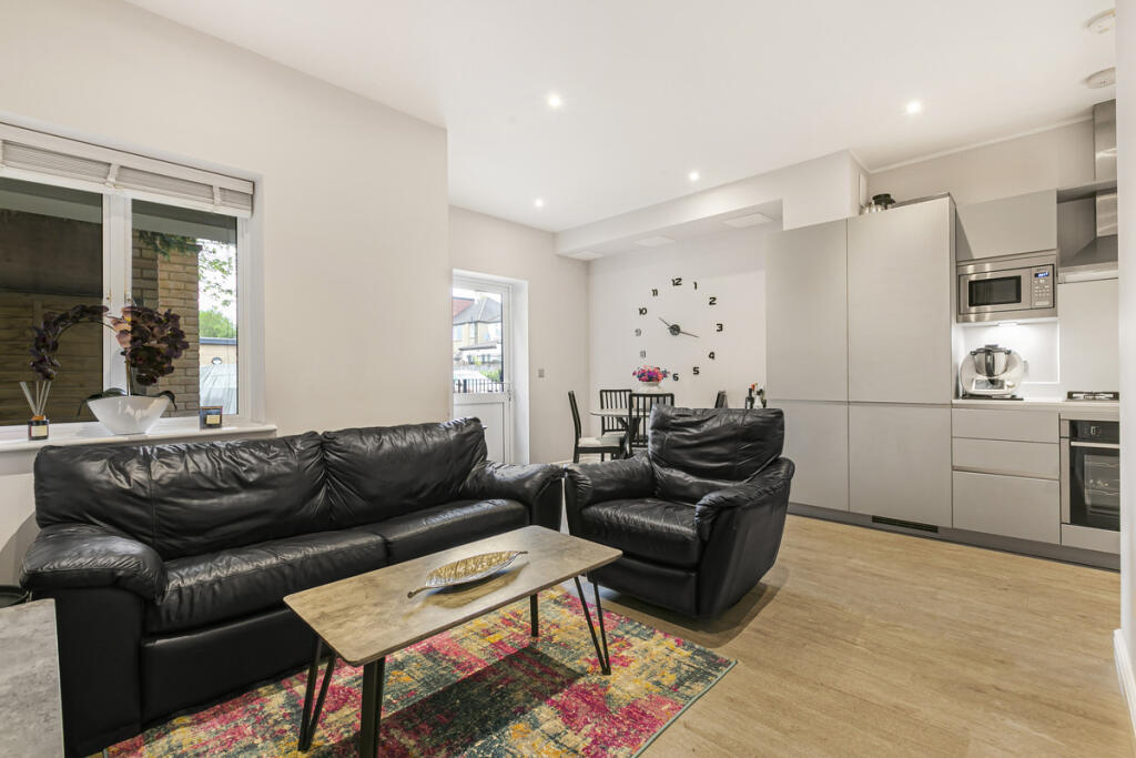 1 bedroom apartment for sale in Red Lion Road, Surbiton, KT6