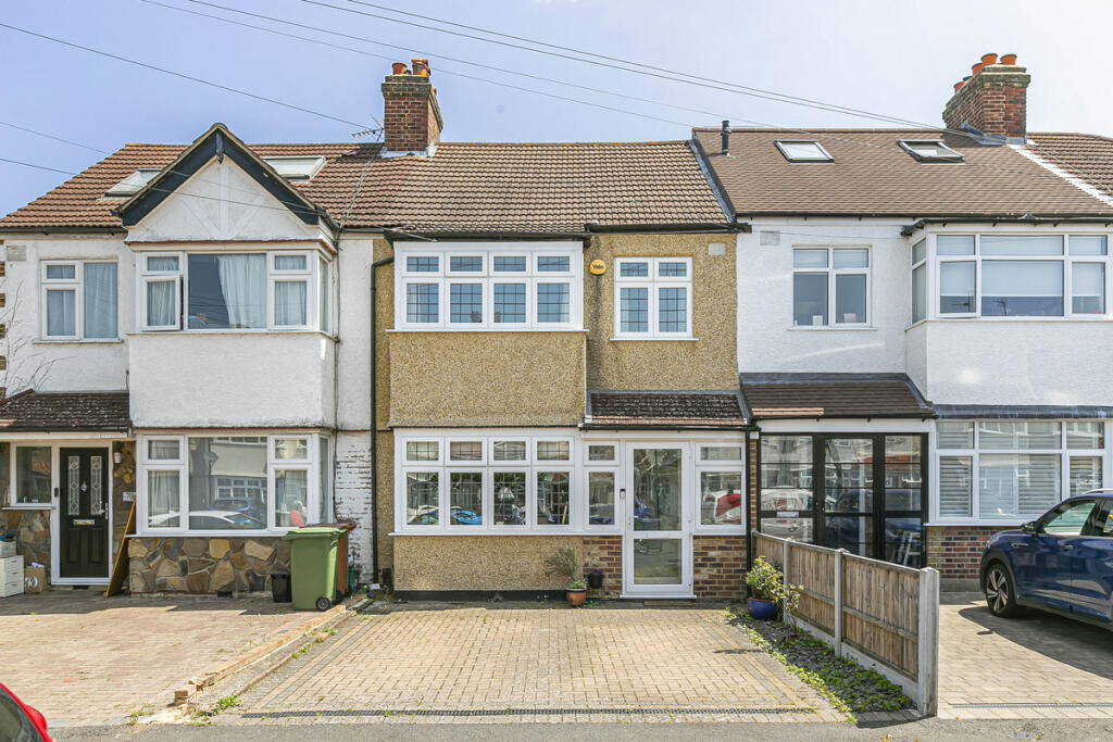3 bedroom terraced house for sale in Matlock Crescent, Sutton, SM3