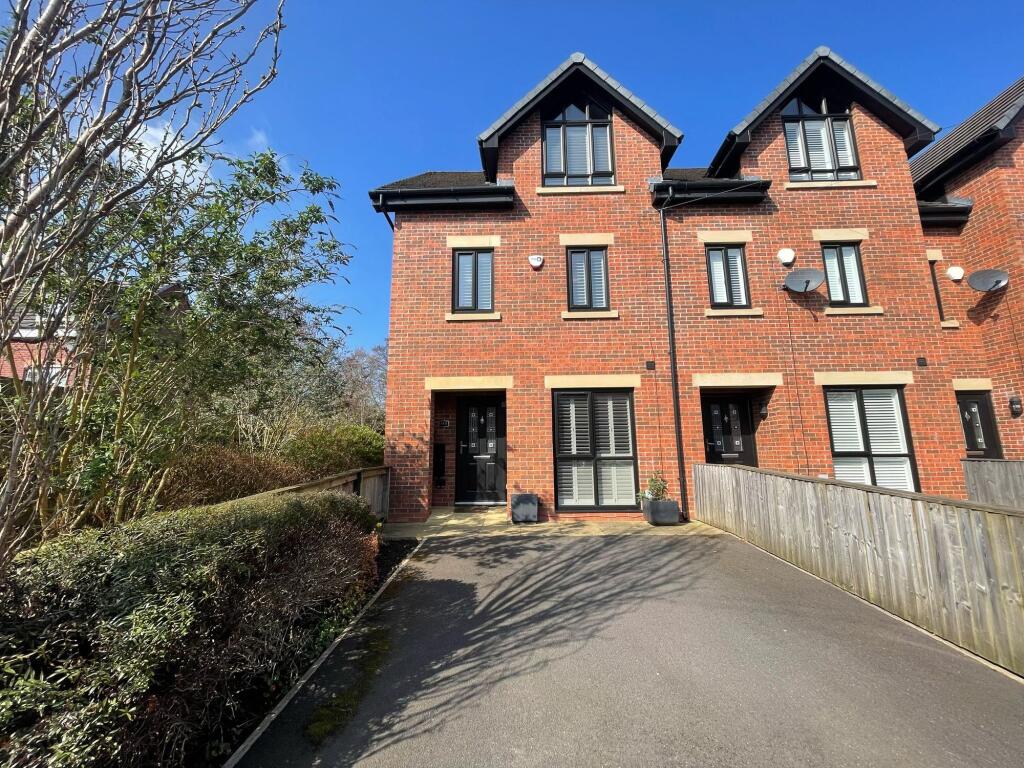 3 bedroom end of terrace house for sale in Clifton Road, Monton, M30