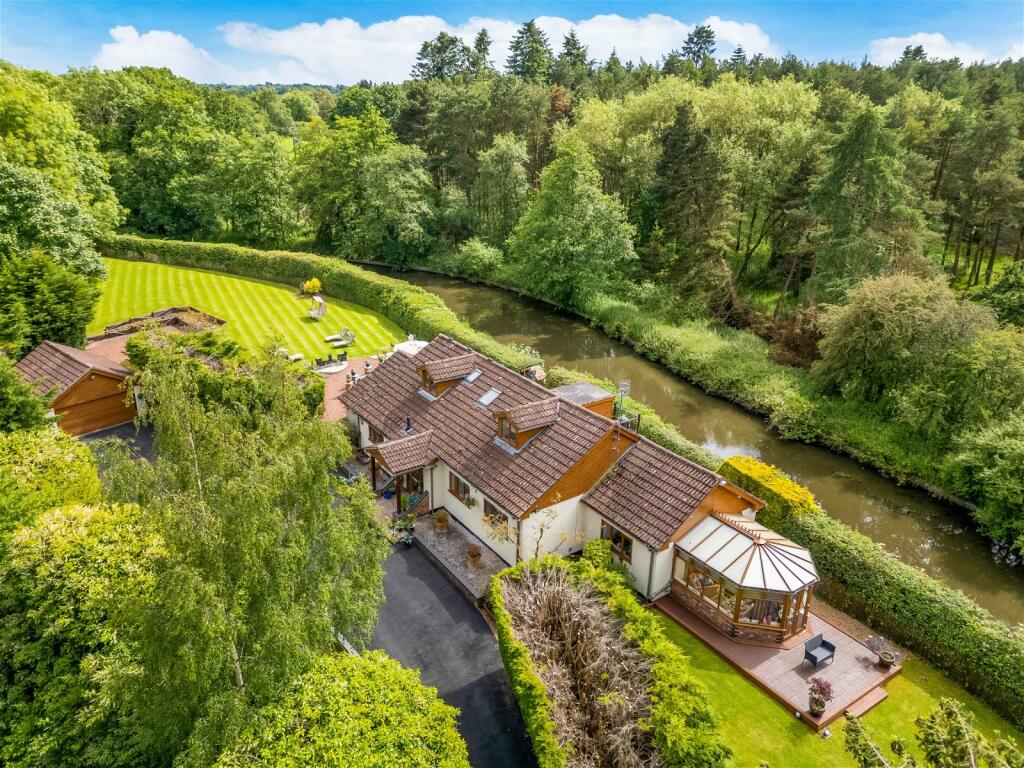 5 bedroom detached bungalow for sale in Rotherhams Oak Lane, Hockley ...