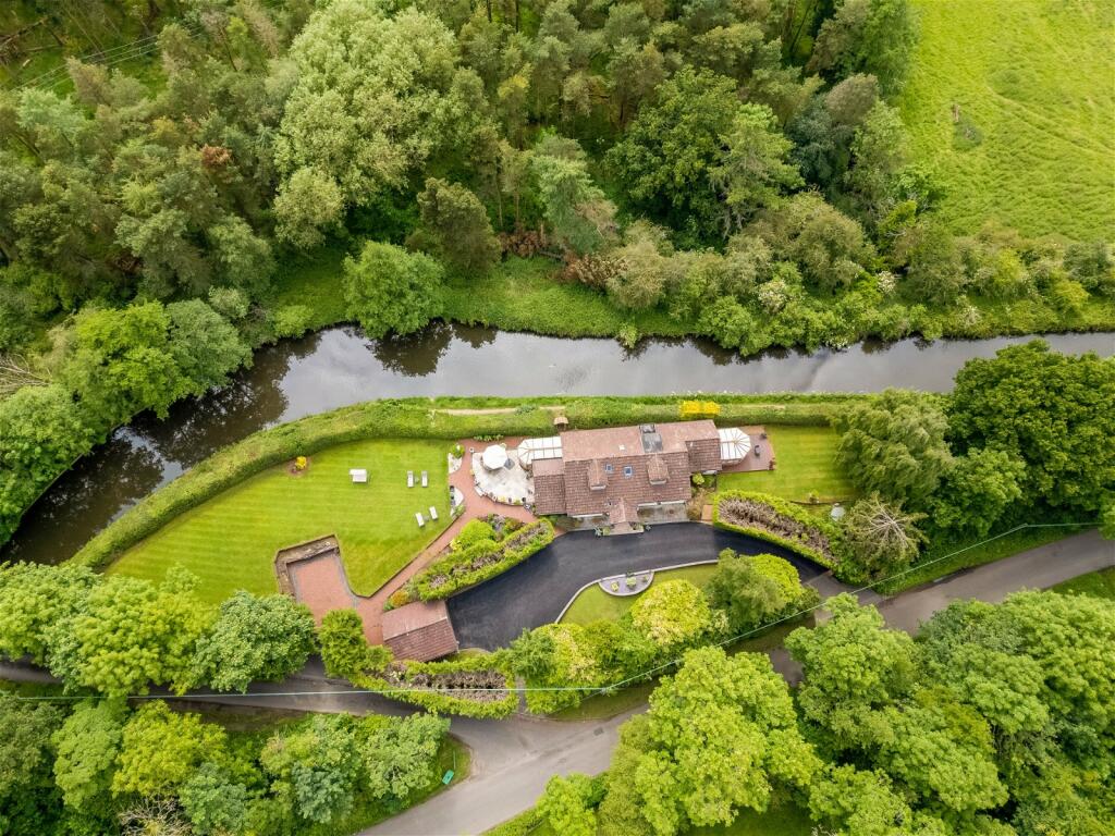 5 bedroom detached bungalow for sale in Rotherhams Oak Lane, Hockley ...