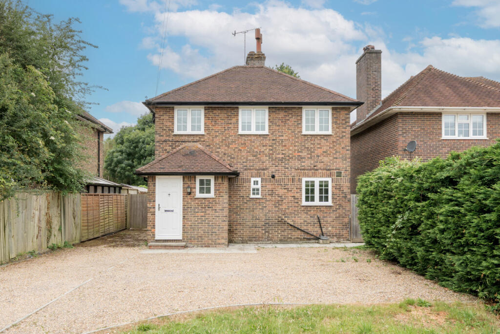 2 bedroom detached house for sale in Hookwood Cottages, Reigate Road ...