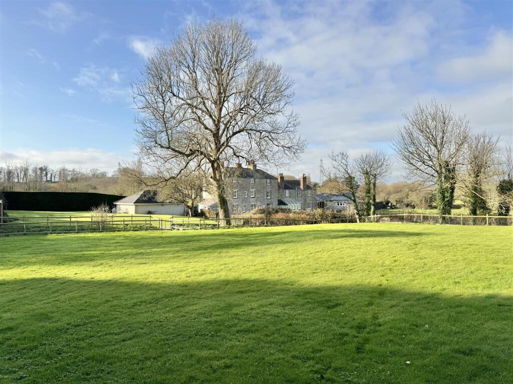 6 bedroom house for sale in Nottington, DT3