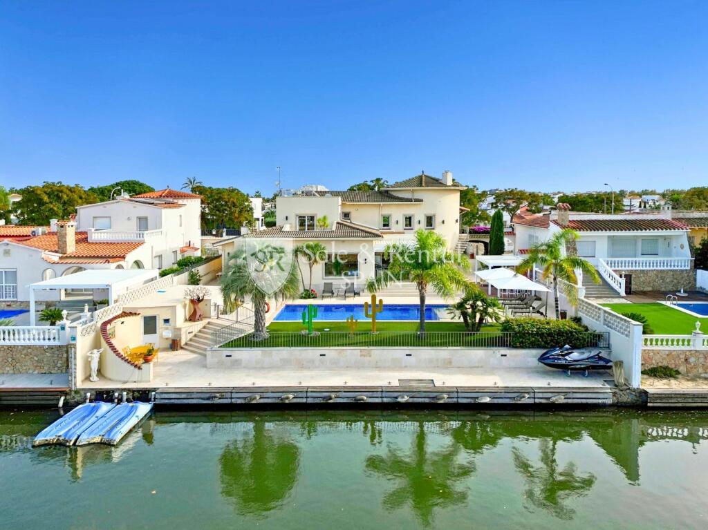 5 bedroom detached villa for sale in Catalonia, Girona, Empuriabrava, Spain