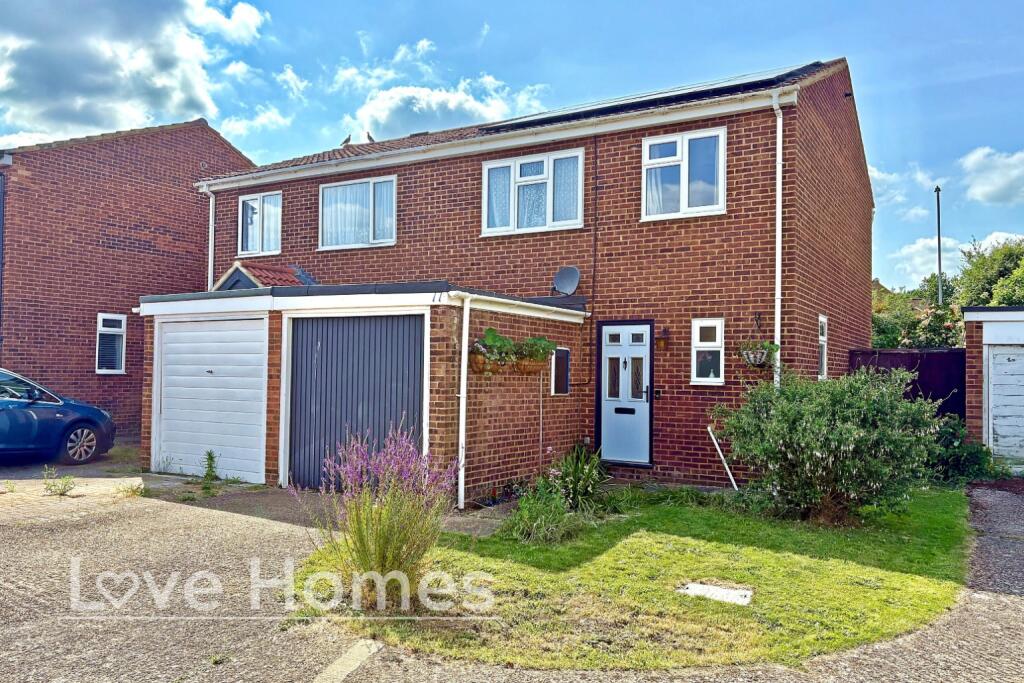 3 bedroom semi-detached house for sale in Severn Close, Flitwick, MK45