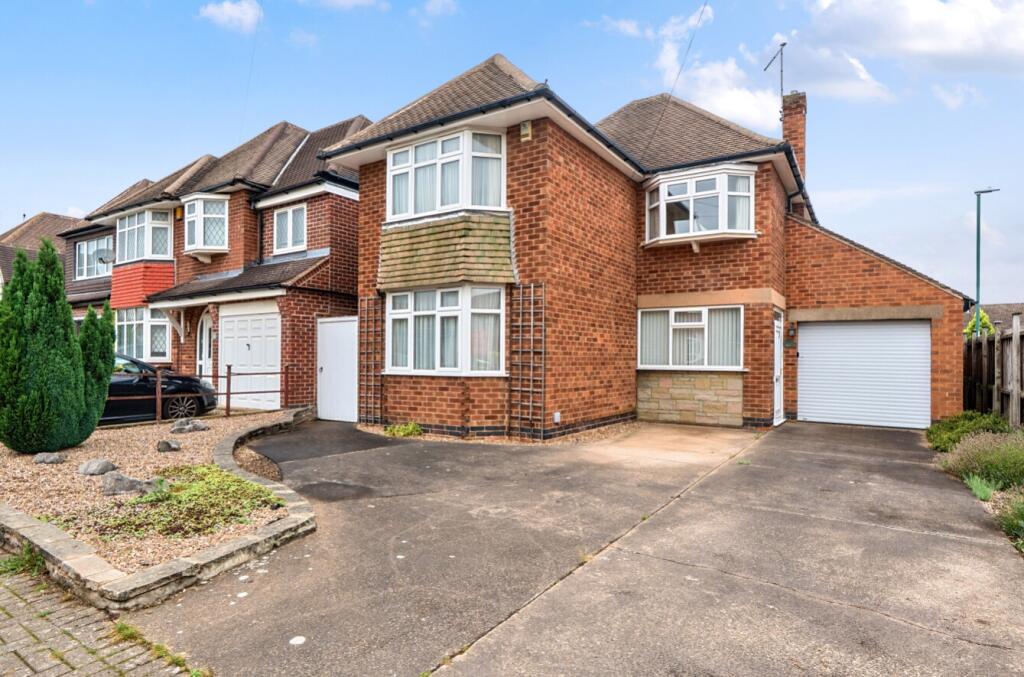 3 bedroom detached house for sale in Charlecote Drive, , NG8