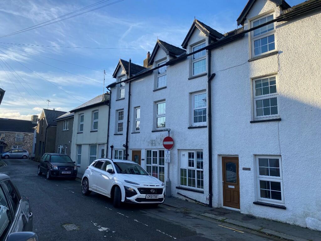 4 bedroom terraced house in Liverpool House, Red Lion Street, Tywyn ...