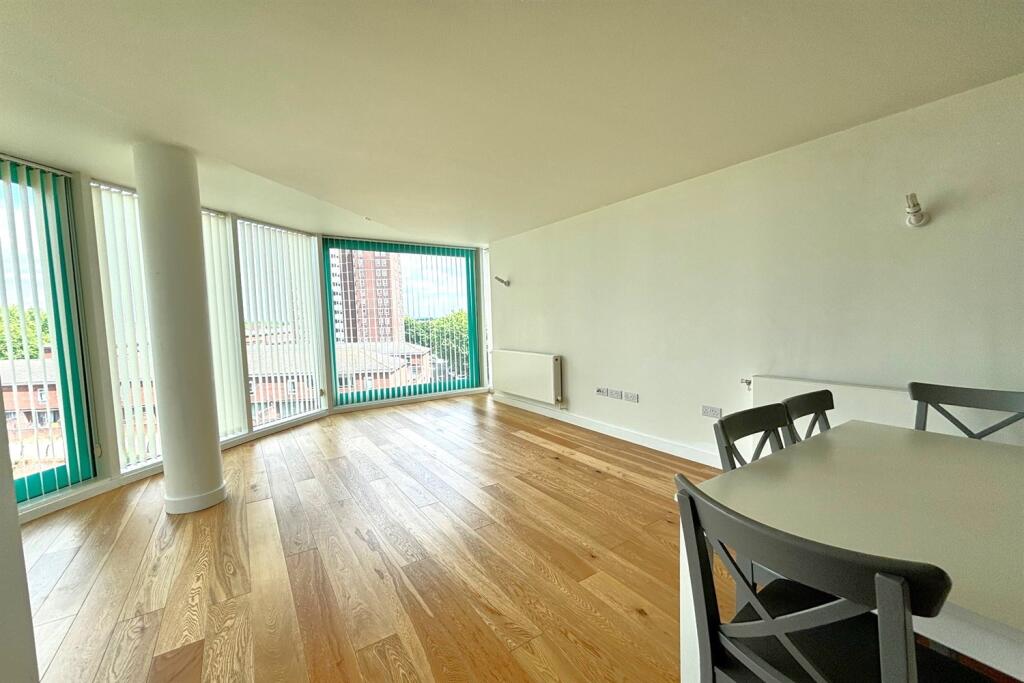 3 bedroom apartment for rent in Navigation Building, UB3