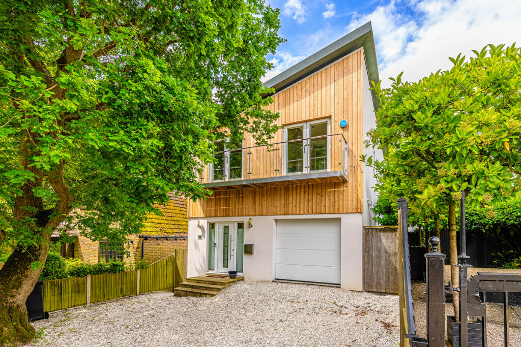 4 Bedroom Detached House For Sale In Woodlands Road Hockley Ss5