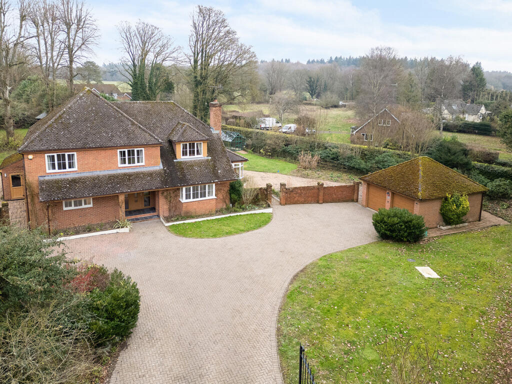 6 bedroom detached house for sale in Middleway Andover Down Andover ...