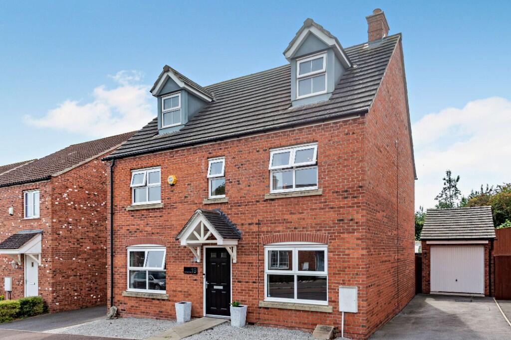 5 bedroom detached house for sale in Lammas Drive, LE12