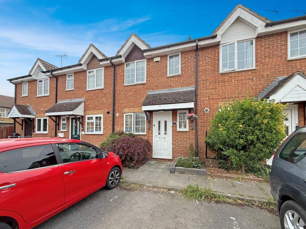 2 bedroom terraced house for sale in Falcon Close, Dunstable, LU6