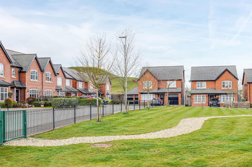 4 bedroom detached house for sale in Stylish detached home between ...