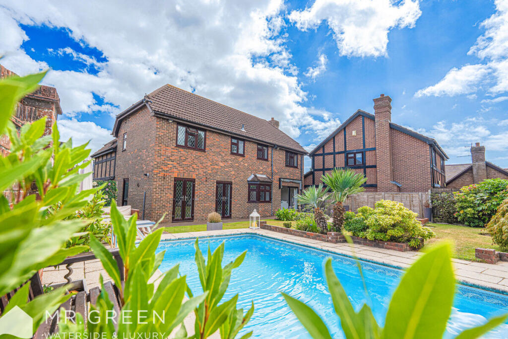 5 bedroom detached house for sale in Walsingham Dene, Littledown ...