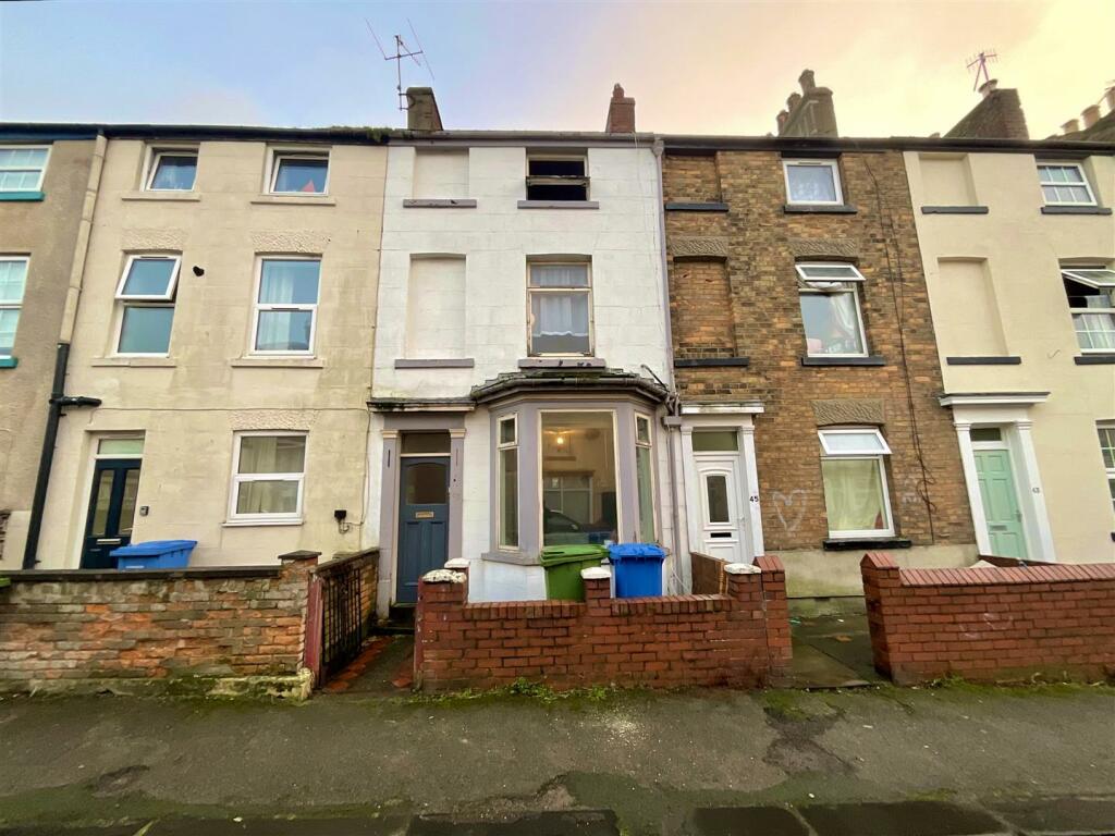 3 bedroom house for sale in James Street, Scarborough, YO12