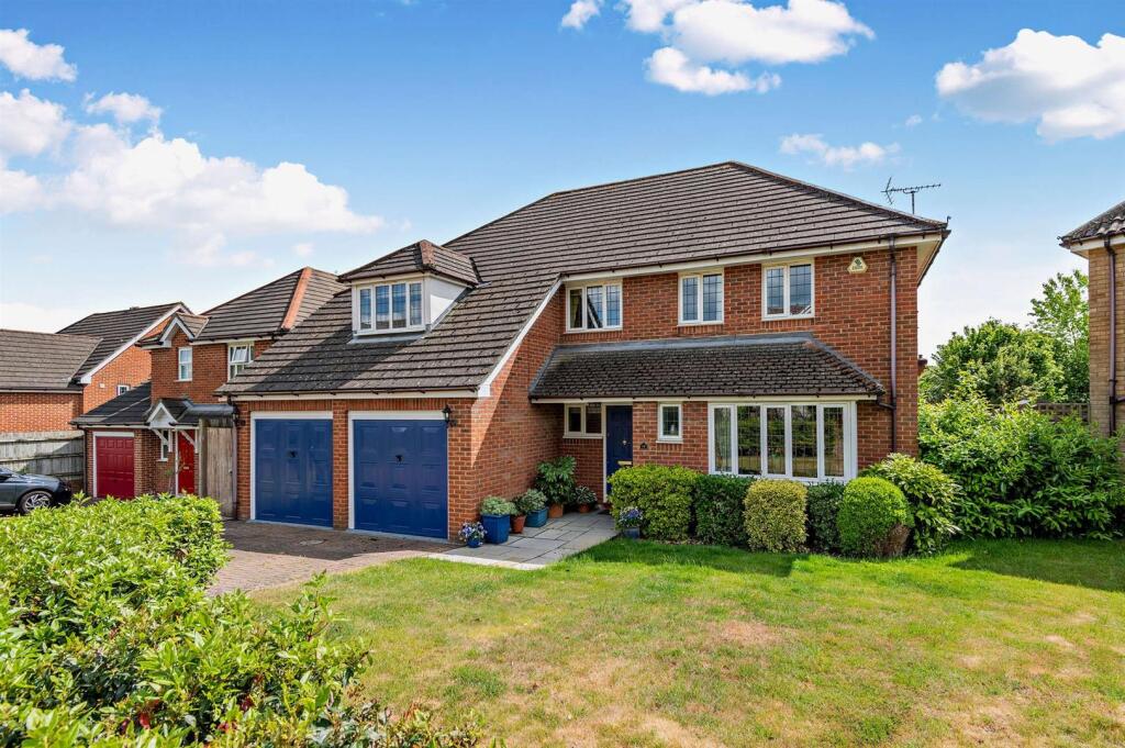 5 bedroom detached house for sale in Discovery Road, Bearsted ...