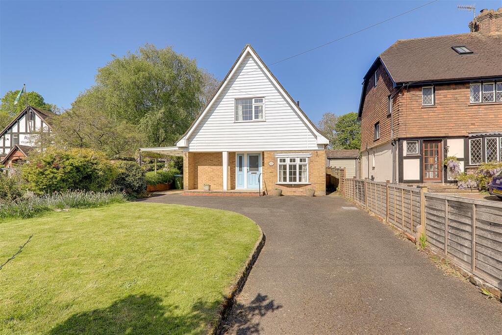 3 bedroom detached house for sale in High Street, Findon, Worthing ...