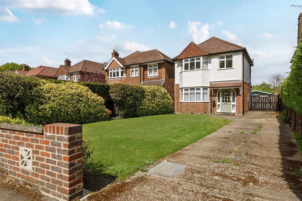 3 bedroom detached house for sale in Woking, Surrey, GU22