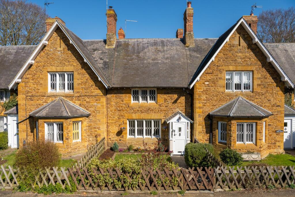 3 bedroom terraced house for sale in Sywell, Northampton, NN6