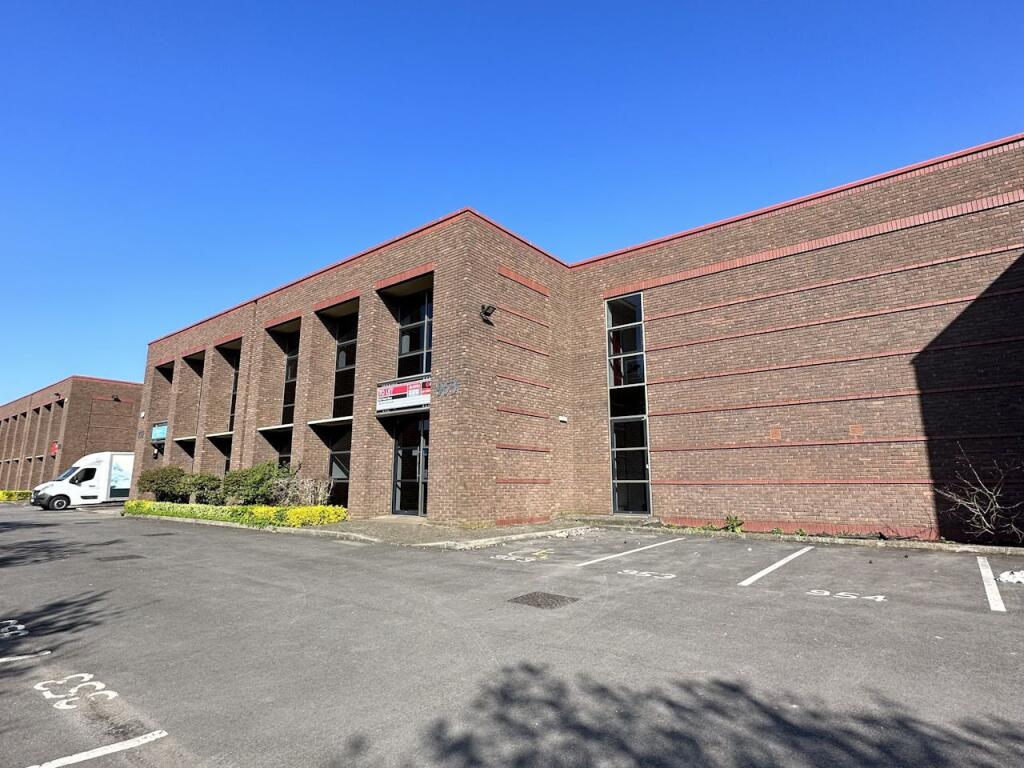 Light industrial facility to lease in 953 Yeovil Road, Slough Trading ...