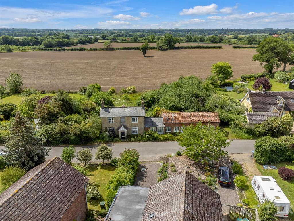 3 bedroom detached house for sale in The Street, Darsham, IP17