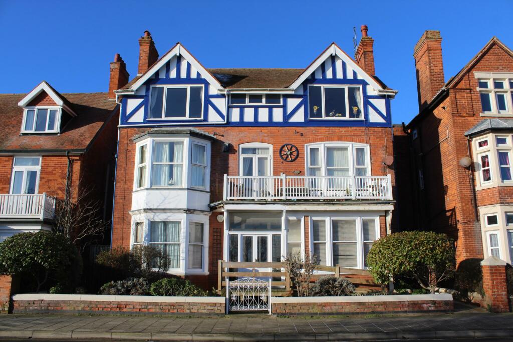 2 bedroom flat for sale in South Parade, Skegness, PE25