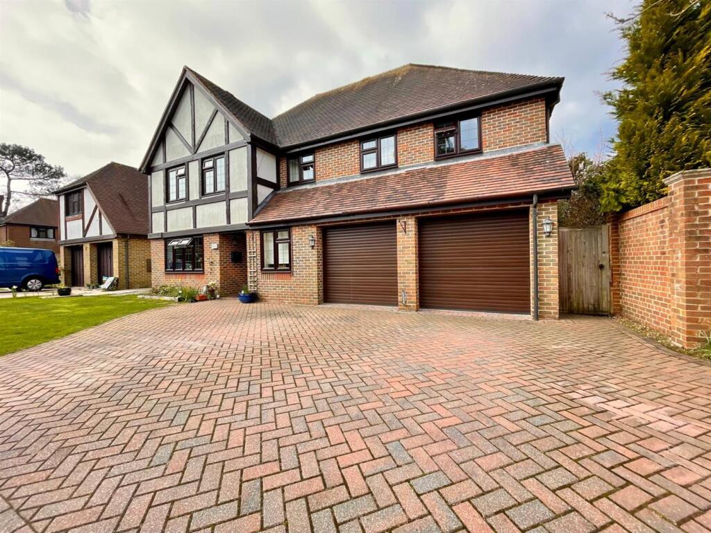 5 bedroom detached house for sale in Wills Close, Corfe Mullen ...