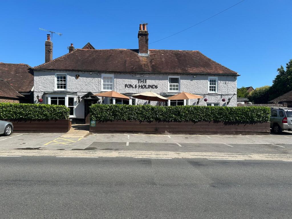 Pub for sale in Fox & Hounds, Funtington, Chichester, PO18 9LL, PO18