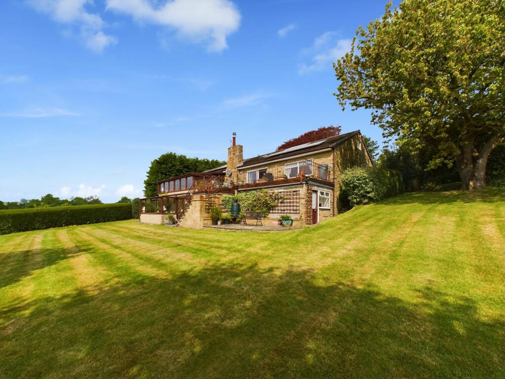 6 bedroom detached house for sale in High Street, Witton Le Wear, DL14