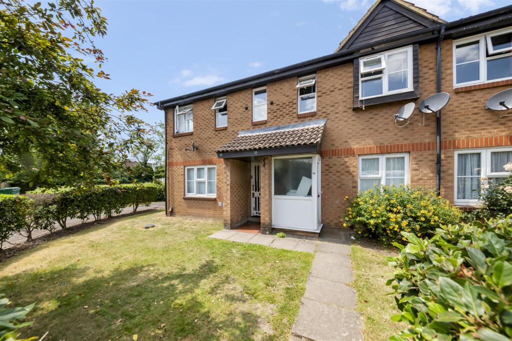 1 bedroom maisonette for sale in Abbey Close, Hayes, UB3