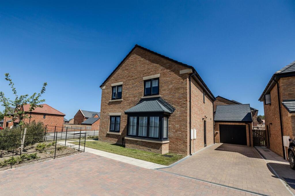 4 bedroom detached house for sale in Hodgson Close, Callerton ...