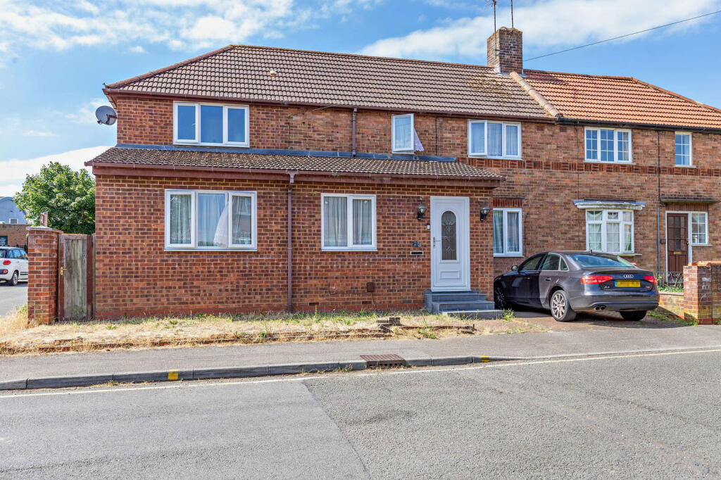 4 bedroom semi-detached house for sale in Saffron Street, Bletchley ...
