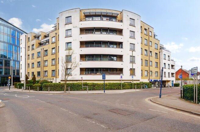 2 bedroom apartment for sale in Stanley Road, Woking, Surrey, GU21