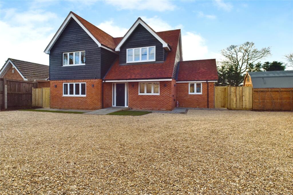 4 bedroom detached house for sale in Beech Lane, Woodcote, Reading ...