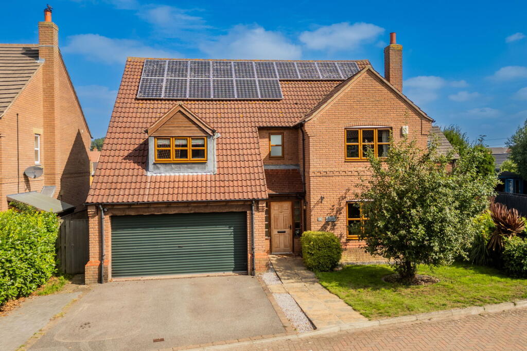 5 bedroom detached house for sale in Orchard End, Hemingbrough, Selby ...