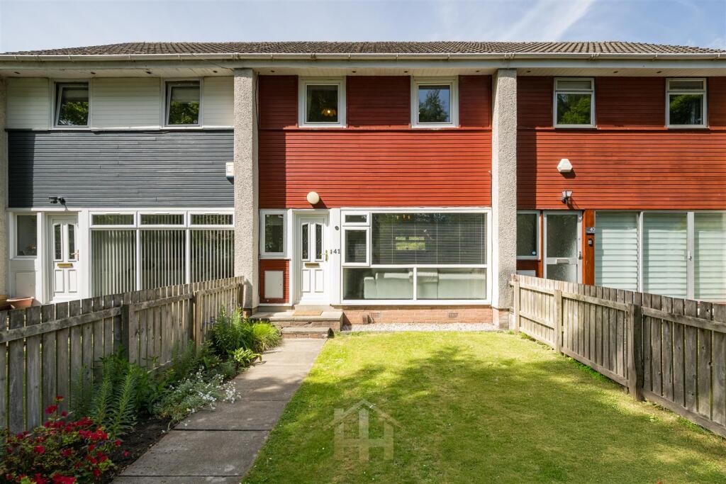 3 bedroom terraced house for sale in Graham Court, Dundee, DD4