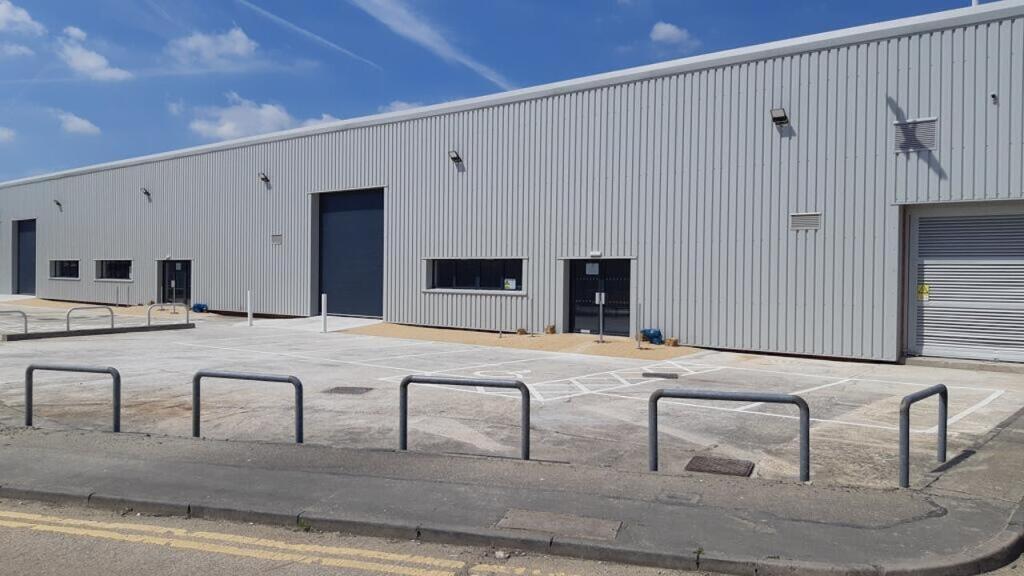 Distribution warehouse to lease in Unit 5B, Montrose Road, Dukes Park ...