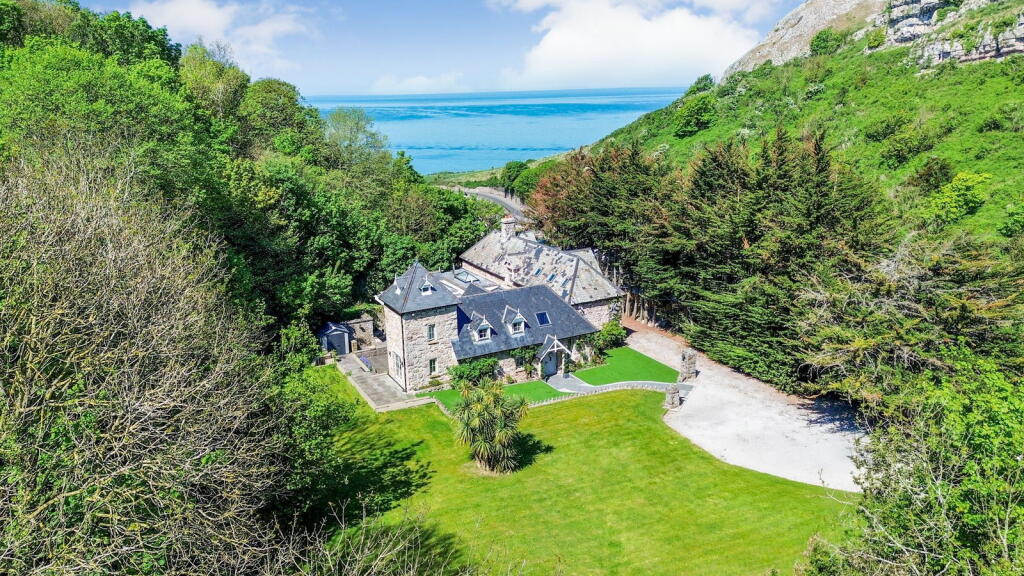 4 bedroom detached house for sale in Colwyn Road, Craigside, Llandudno ...