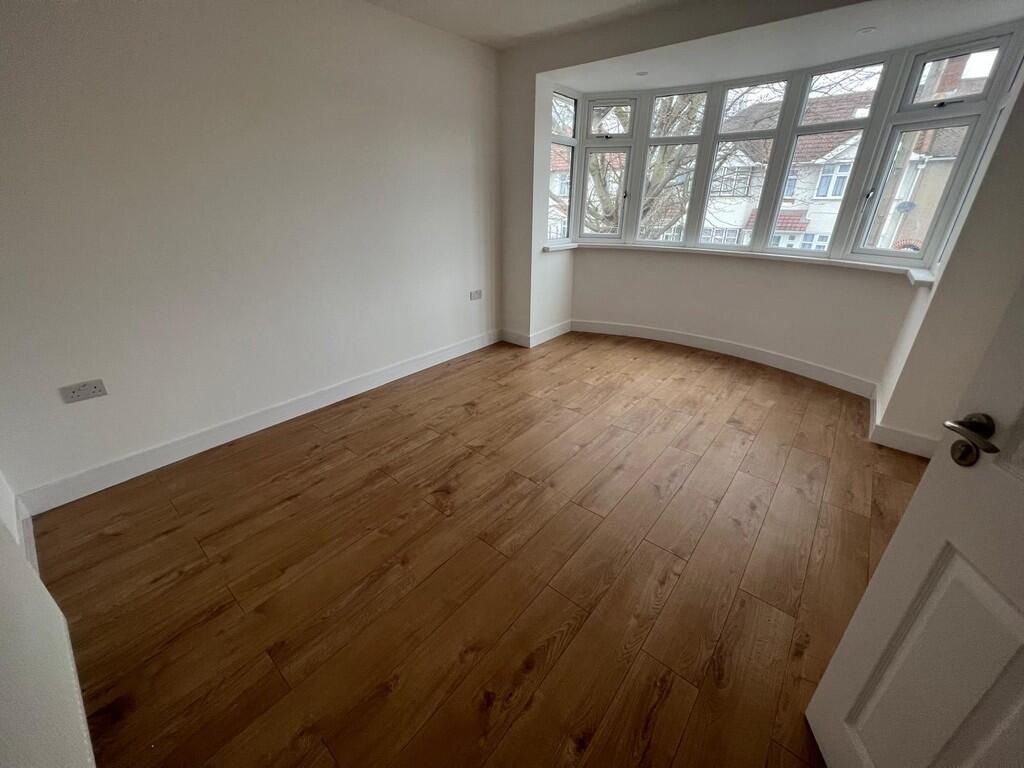 5 bedroom terraced house for rent in Alderwick Drive, Hounslow, TW3