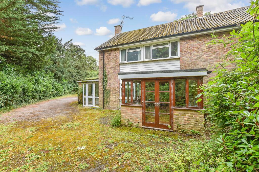 4 bedroom detached house for sale in Hadlow Park, Hadlow, Tonbridge ...
