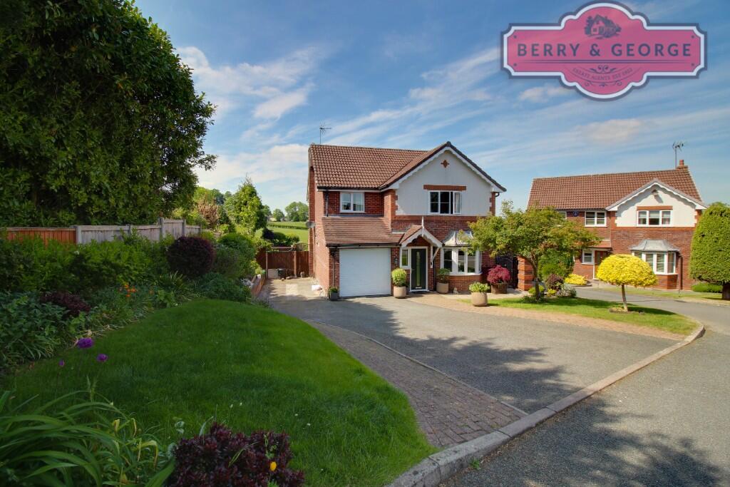 4 bedroom detached house for sale in Derby Road, LL12