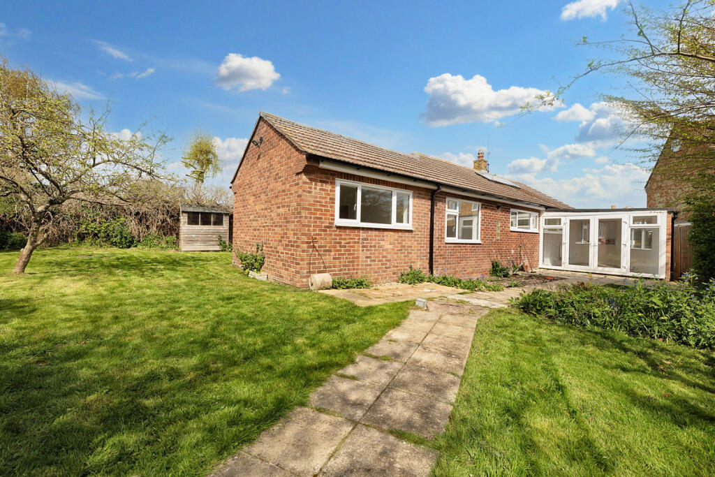 3 bedroom detached bungalow for sale in Kreswell Grove, Harwich, CO12 3 ...