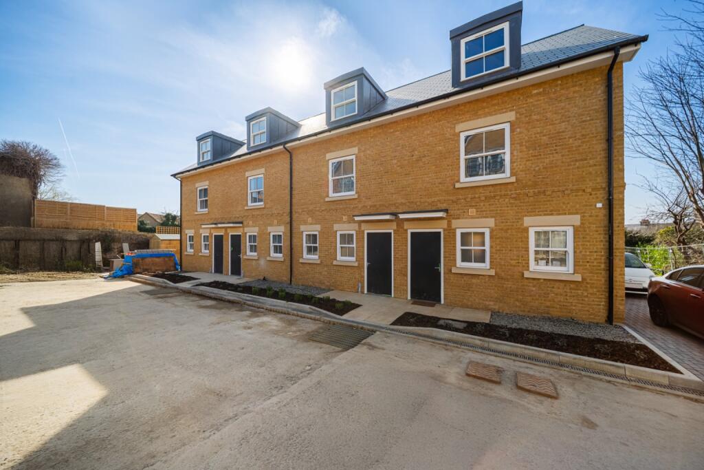 3 bedroom town house for sale in Milton Mount Terrace, Old Road East ...