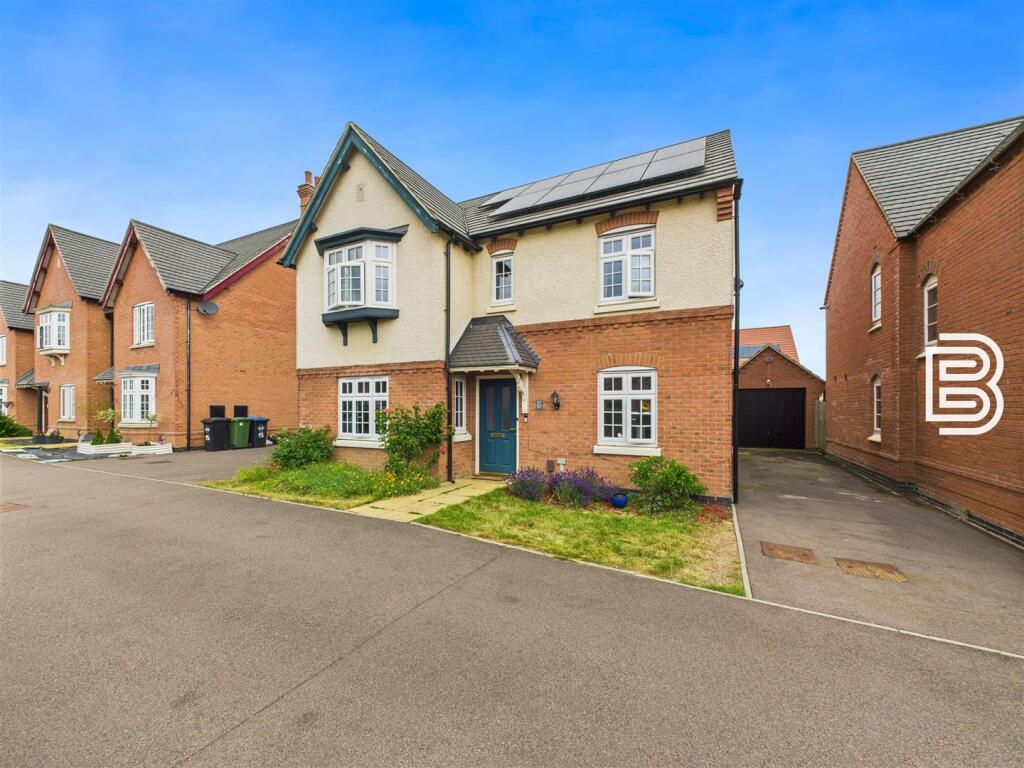 4 bedroom detached house for sale in Maxwell Road, Houlton, Rugby, CV23