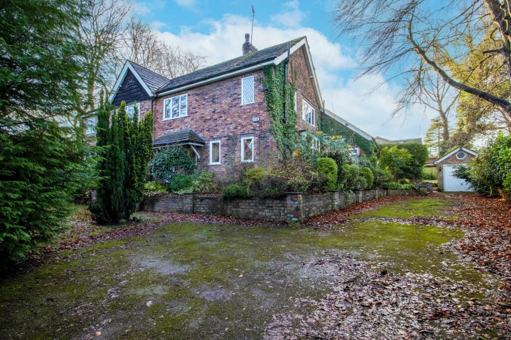 4 bedroom detached house for sale in Macclesfield Road, Wilmslow, SK9