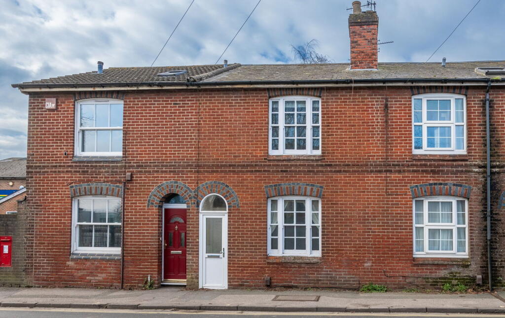 2 bedroom terraced house for sale in Bar End Road , Winchester, SO23