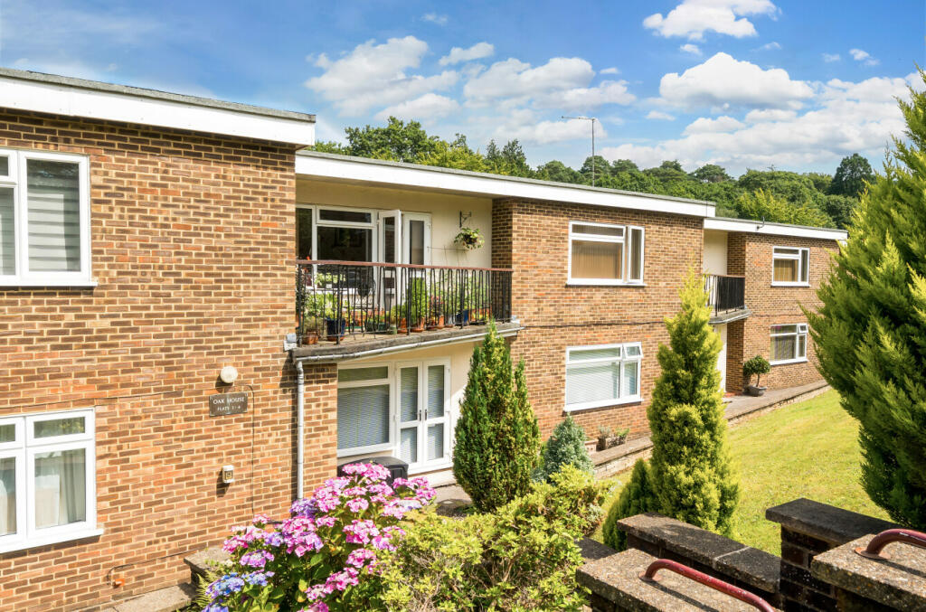 2 bedroom maisonette for sale in Hurstmere Close, Grayshott, Hindhead ...