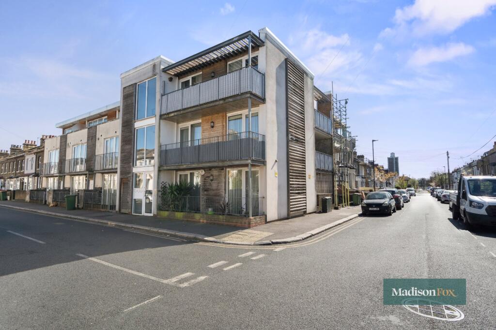 2 bedroom apartment for sale in Albert Square, Stratford, E15