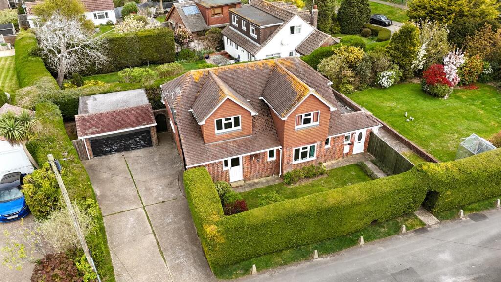 6 bedroom detached house for sale in Park Drive, Ferring, BN12