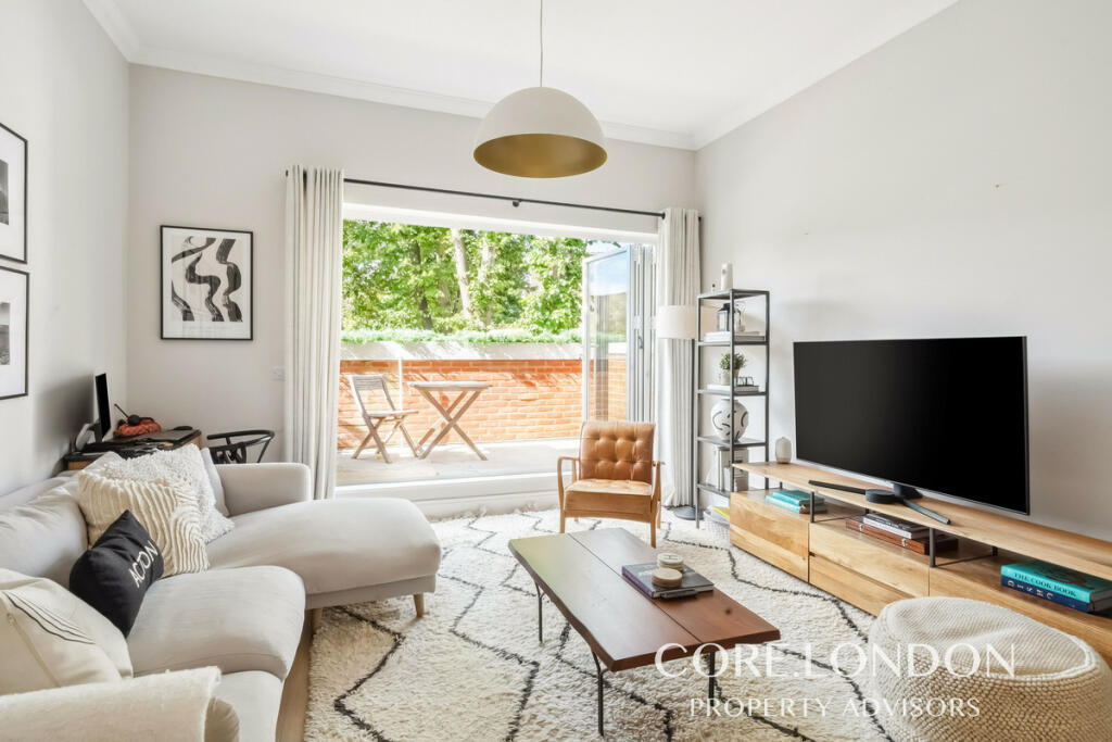 2 bedroom apartment for sale in Heathfield Road, London, W3